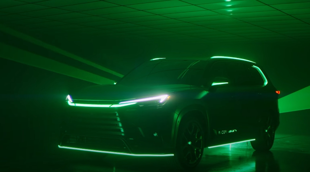 以後可以宅在車裡了 Razer & Lexus TX 電競休旅車-小唐電腦